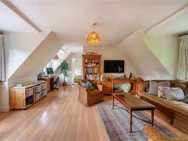 6 bed house for sale