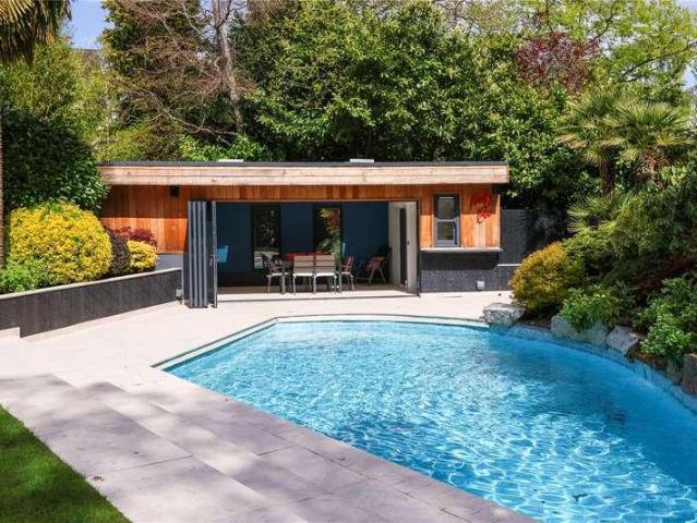 6 bed house for sale