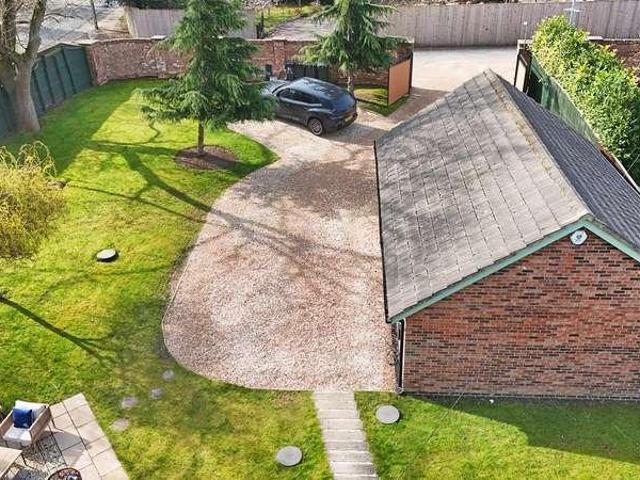 6 bed house for sale