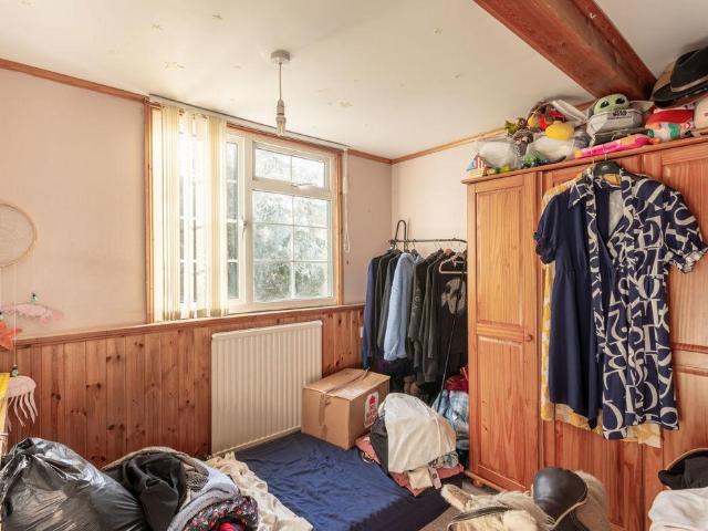 6 bed house for sale