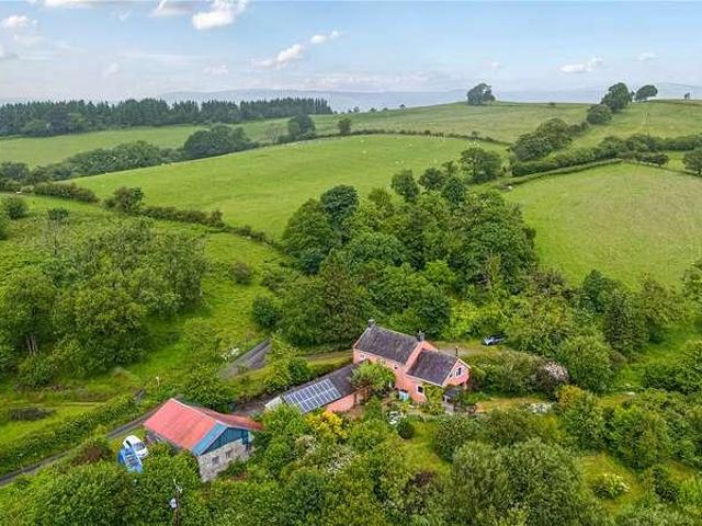 6 bed house for sale