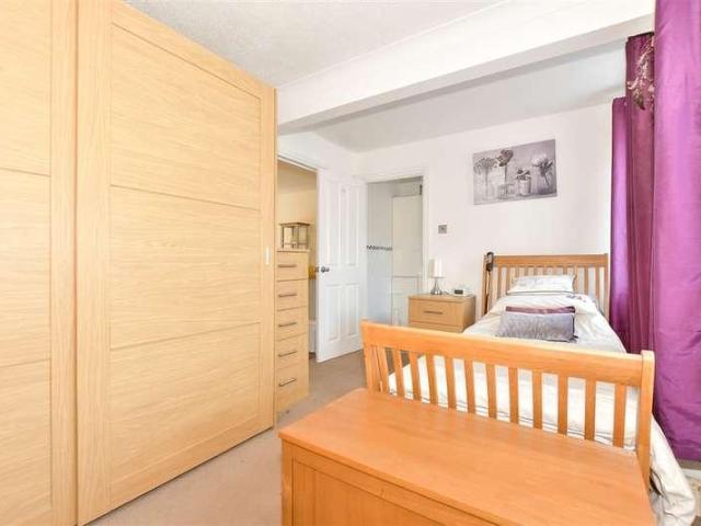 6 bed house for sale