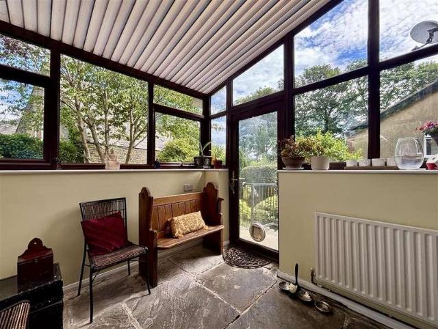 6 bed house for sale