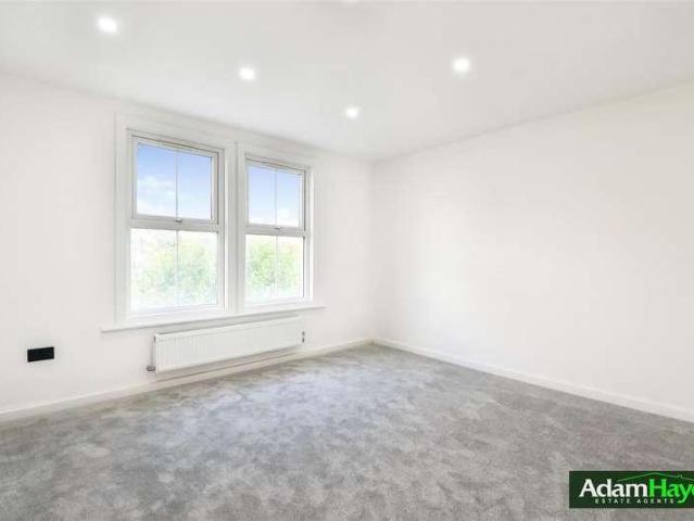 6 bed house for sale