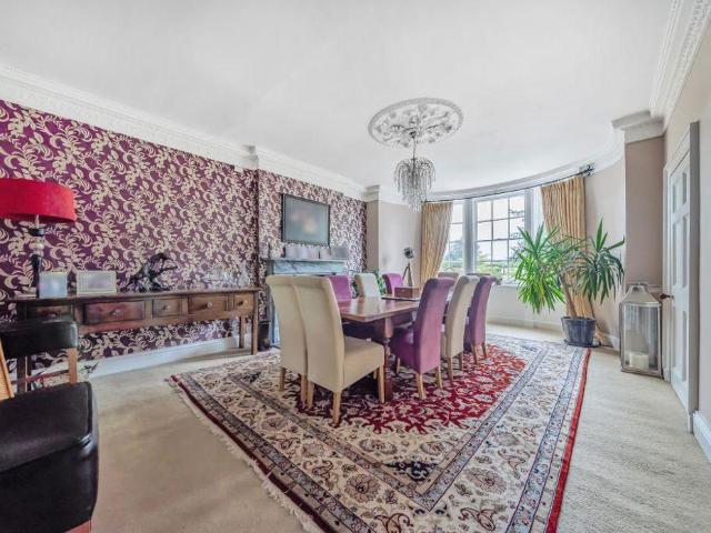 6 bed house for sale