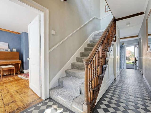 6 bed house for sale