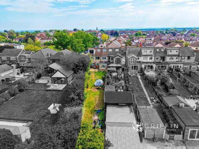 6 bed house for sale