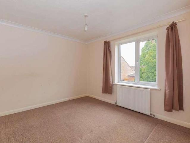 6 bed house for sale