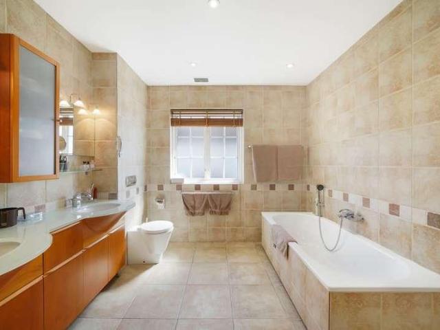 6 bed house for sale