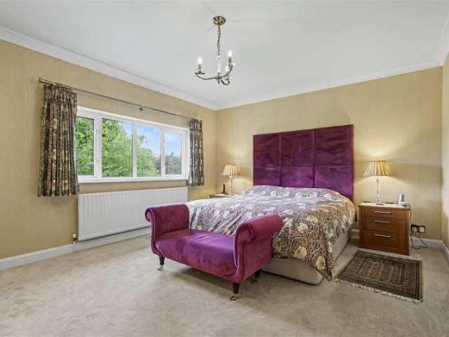 6 bed house for sale