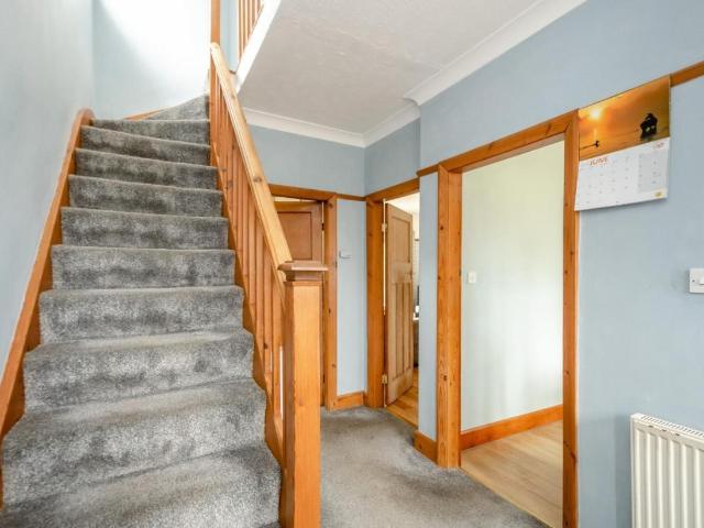 6 bed house for sale