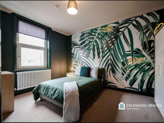 6 bed house for sale