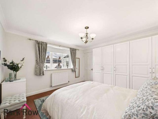 6 bed house for sale