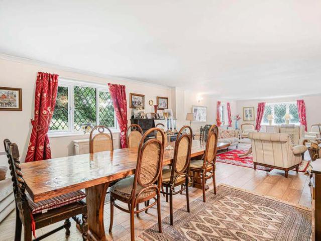 6 bed house for sale