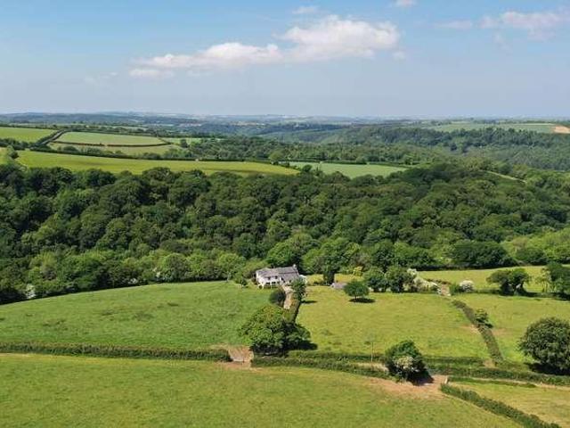 6 bed house for sale