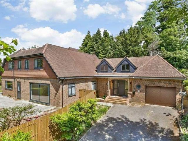 6 bed house for sale
