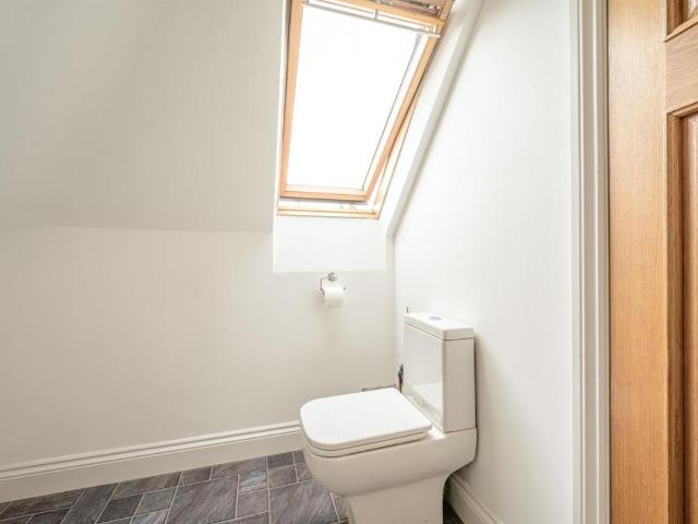 6 bed house for sale