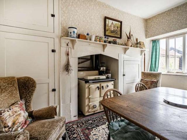 6 bed house for sale