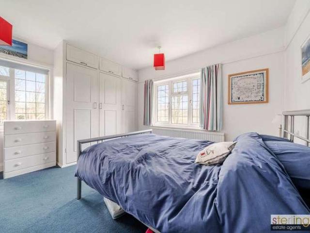6 bed house for sale