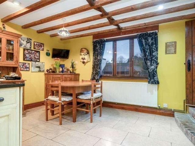 6 bed house for sale