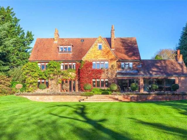 6 bed house for sale