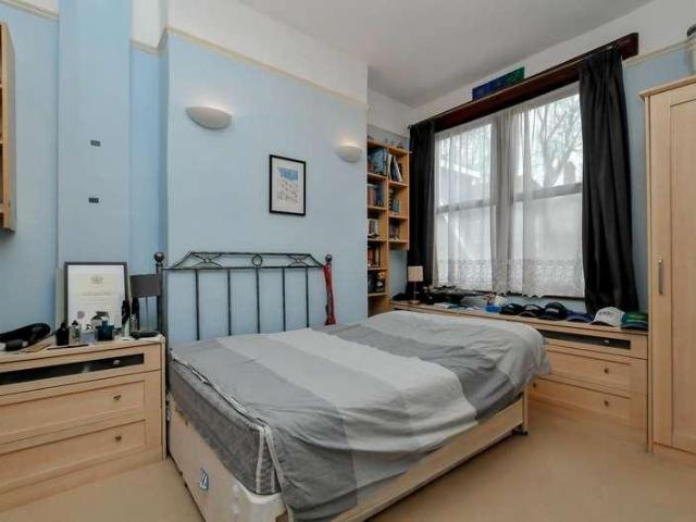 6 bed house for sale