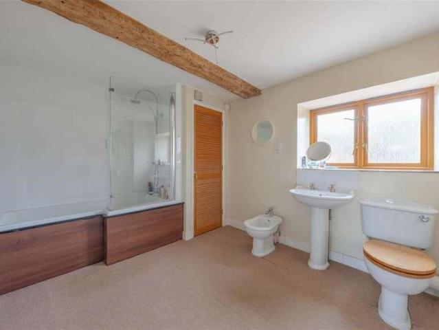 6 bed house for sale