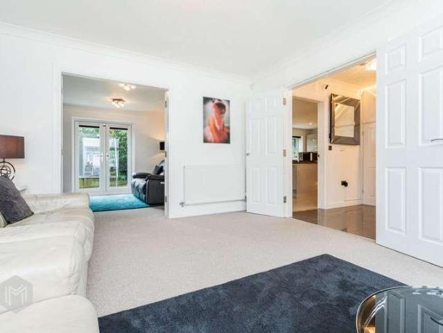 6 bed house for sale