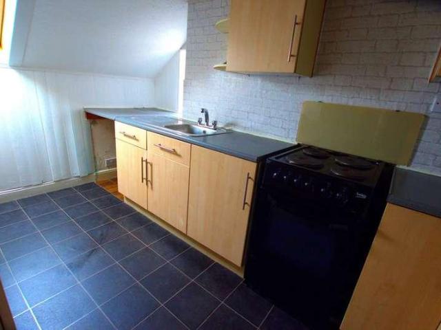6 bed house for sale