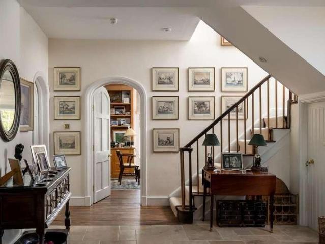 6 bed house for sale