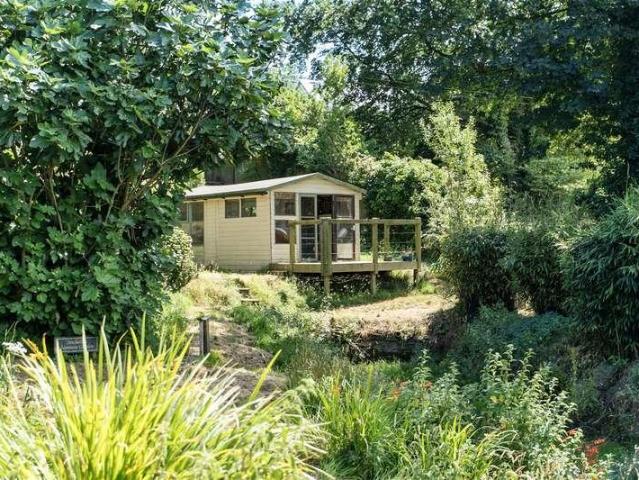 6 bed house for sale
