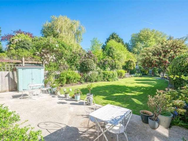 6 bed house for sale