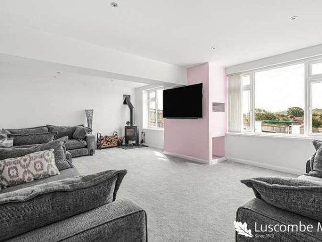 6 bed house for sale