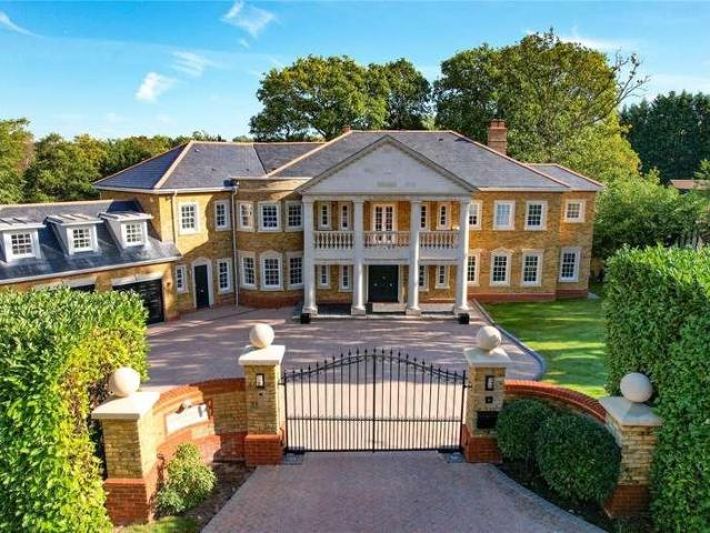 6 bed house for sale