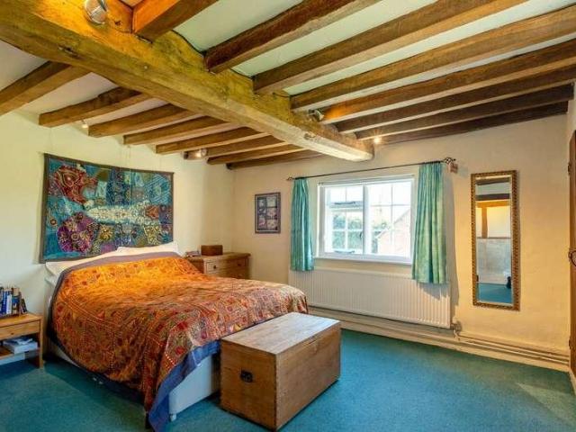 6 bed house for sale
