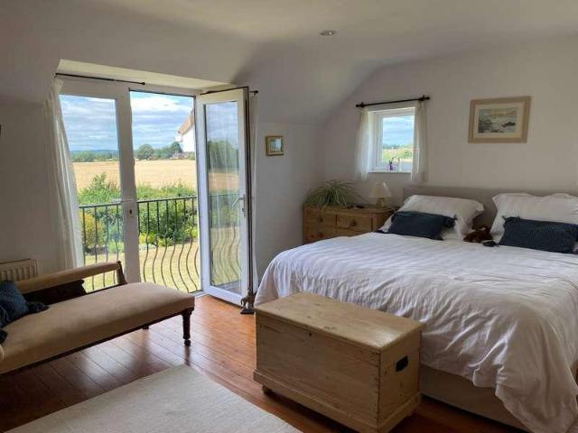 6 bed house for sale