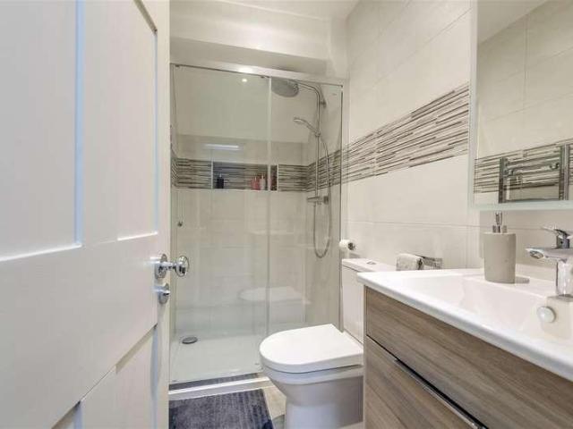 6 bed house for sale