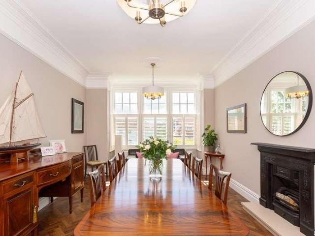 6 bed house for sale
