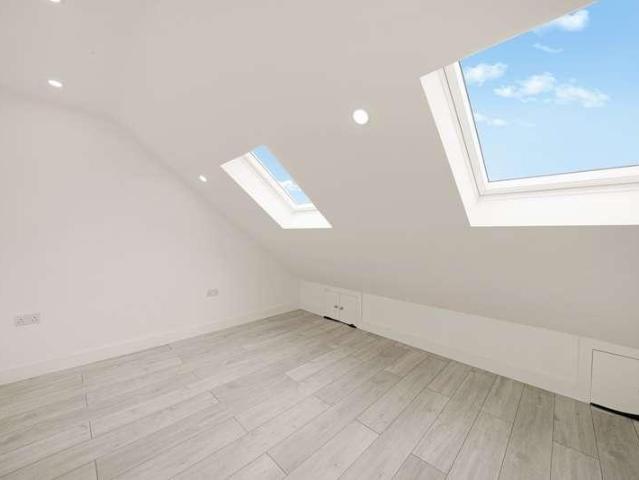 6 bed house for sale