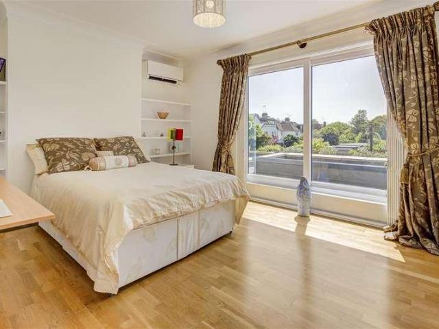6 bed house for sale
