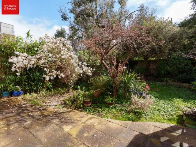 6 bed house for sale