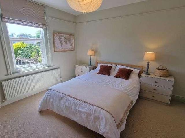6 bed house for sale