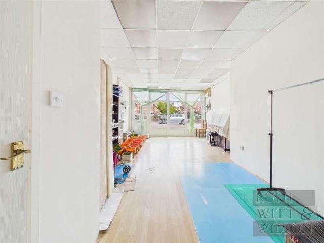 6 bed house for sale