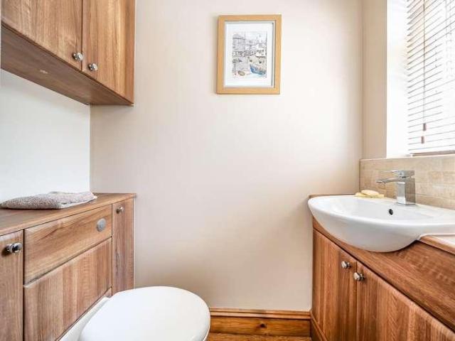 6 bed house for sale