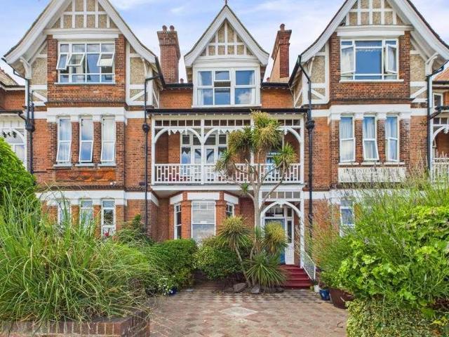 6 bed house for sale