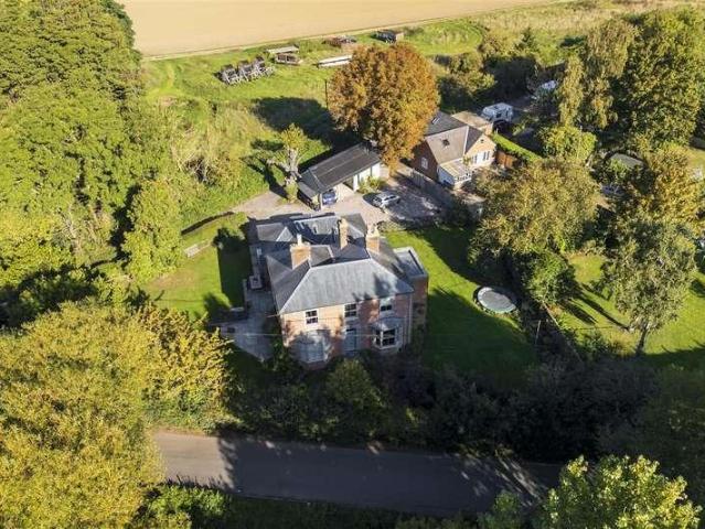 6 bed house for sale