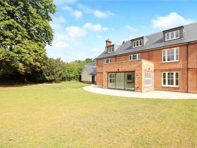 6 bed house for sale