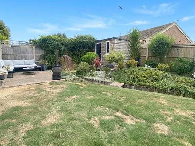 6 bed house for sale