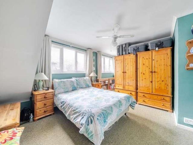6 bed house for sale