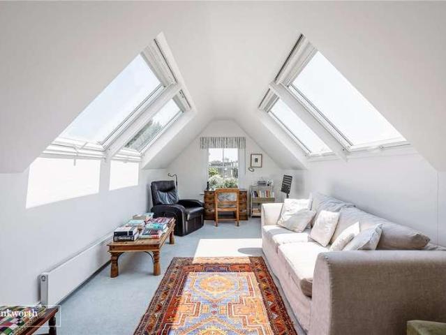 6 bed house for sale
